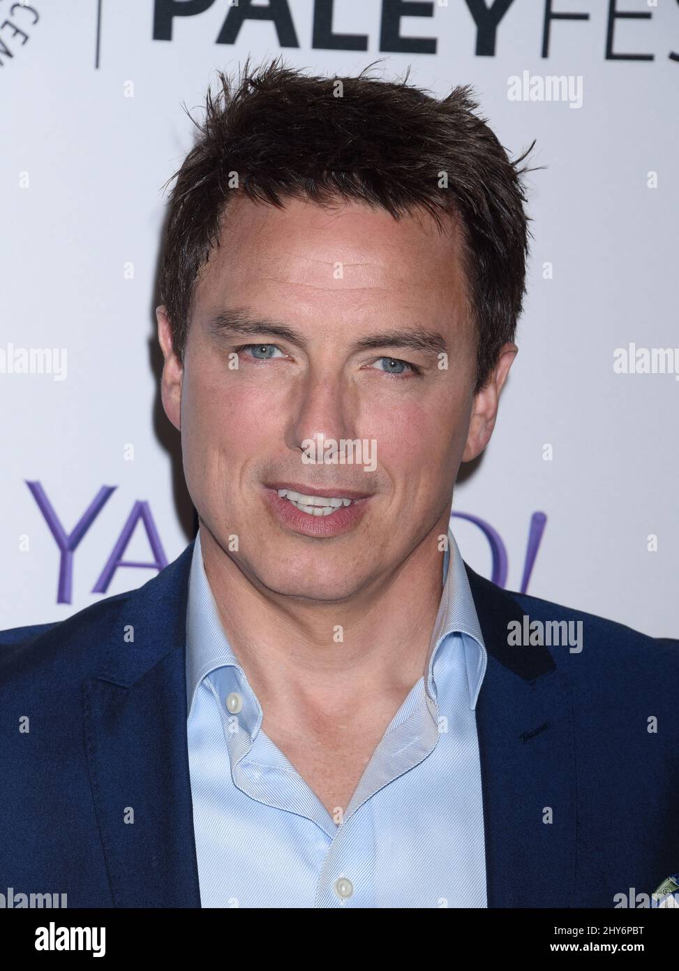 John barrowman arrow hi-res stock photography and images - Alamy