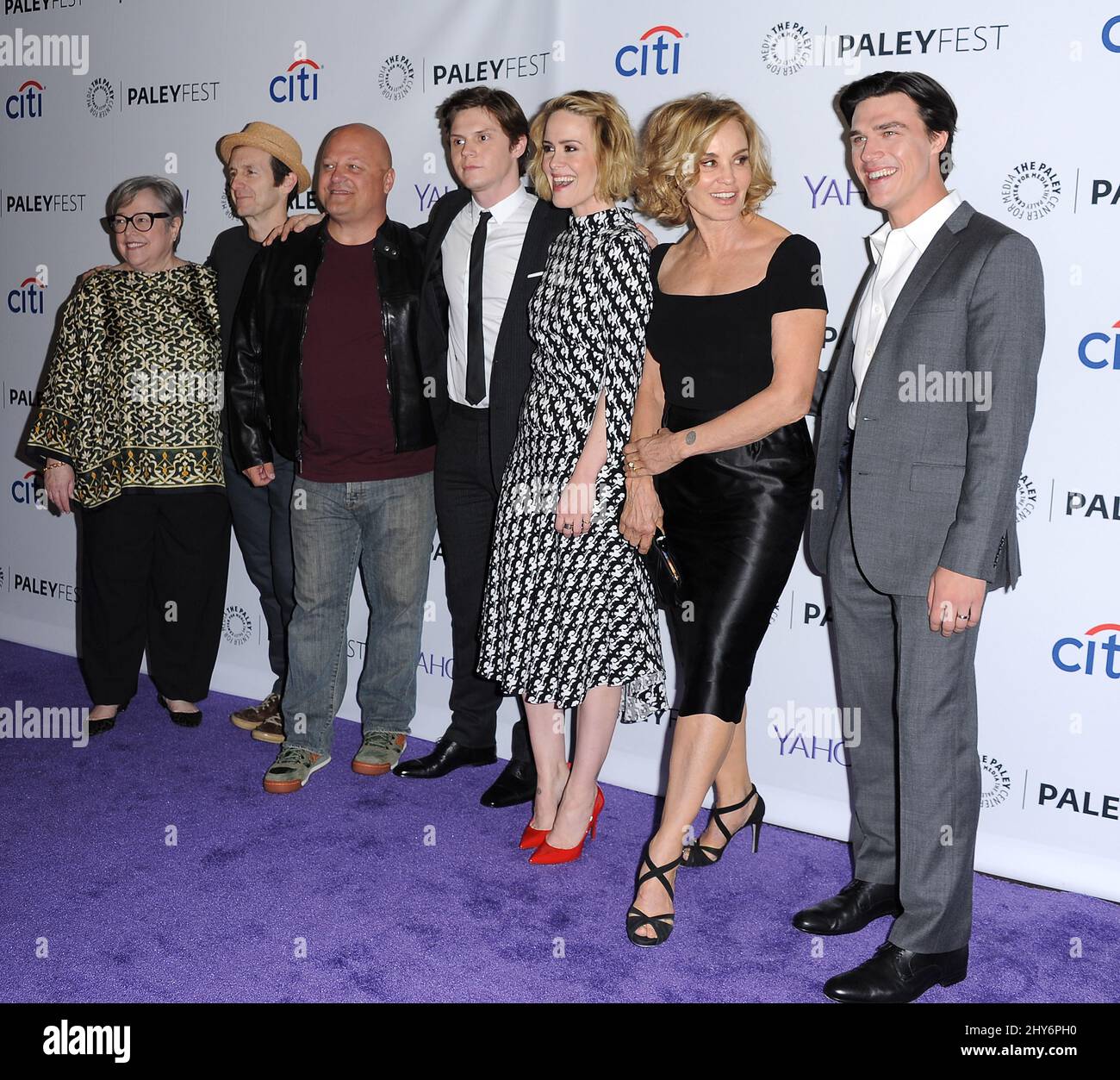 Kathy Bates, Dennis O'Hare, Michael Chiklis, Evan Peters, Jessica Lange ...