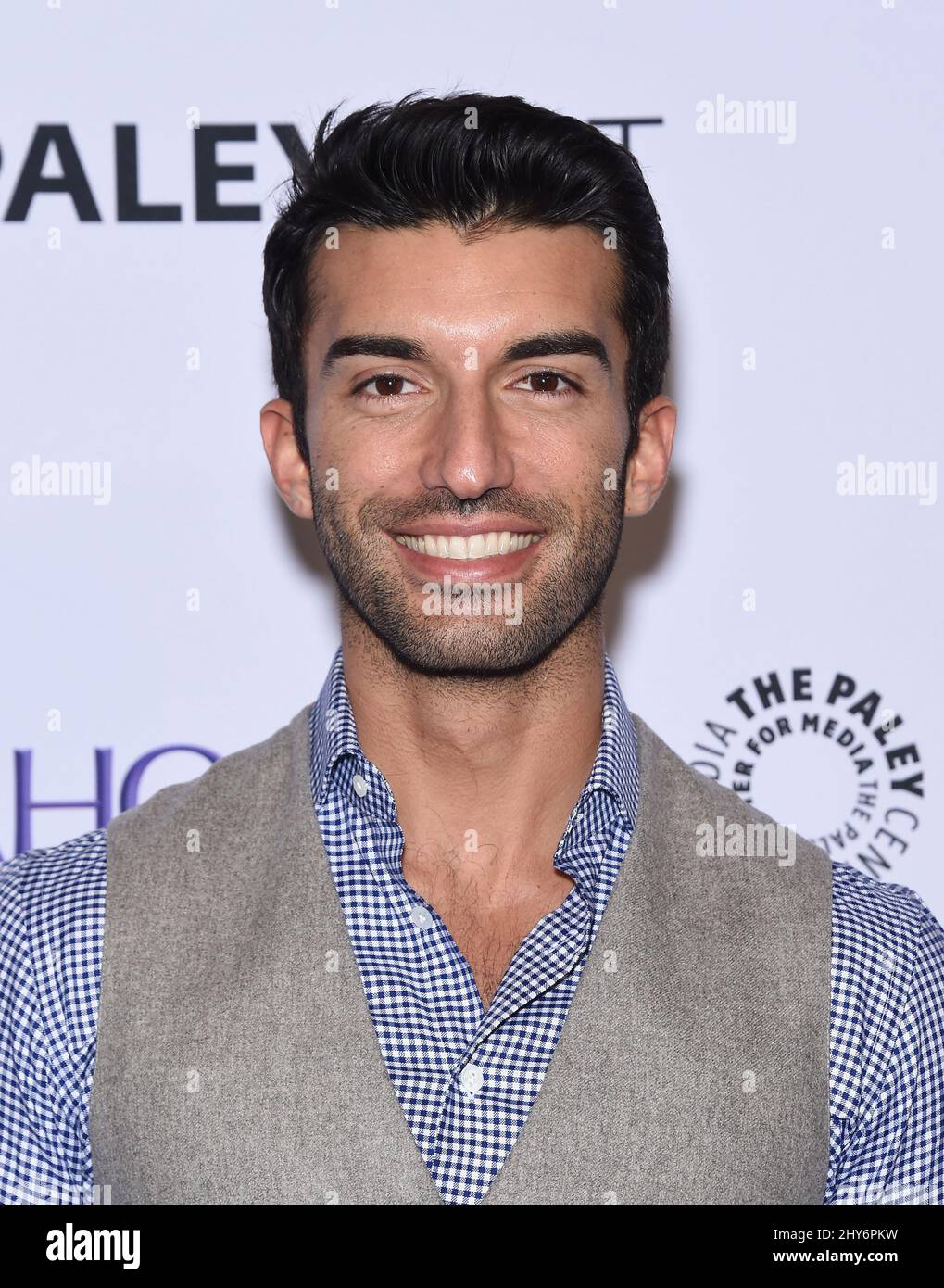 Justin Baldoni arrives at the 32nd Annual Paleyfest : "Jane the Virgin ...