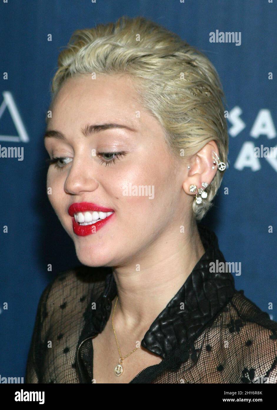 Miley cyrus hosts hi-res stock photography and images - Alamy