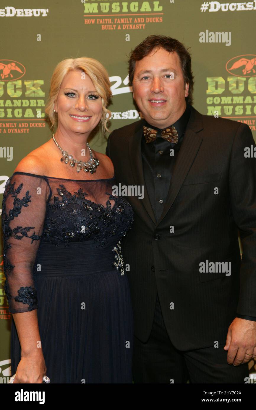 Lisa robertson and alan robertson hi-res stock photography and images ...