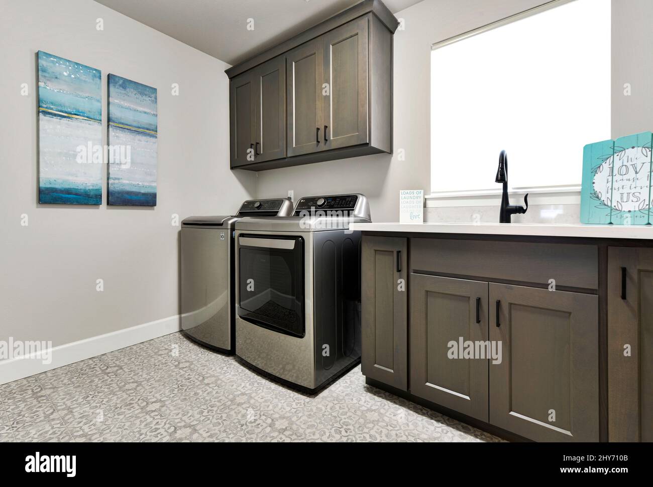 Modern residential laundry room interior Stock Photo - Alamy