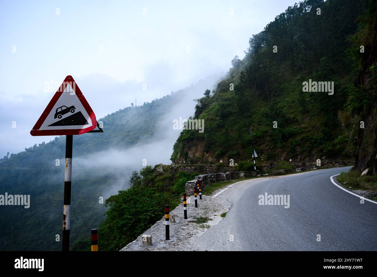 Steep slope sign on the road in the mountains Stock Photo - Alamy