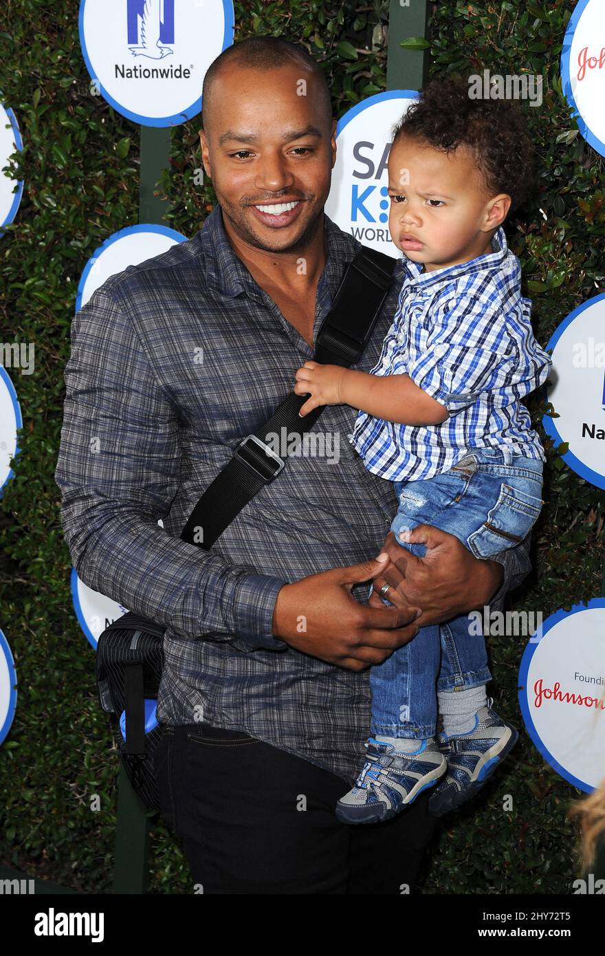Donald faison with kids hi-res stock photography and images - Alamy