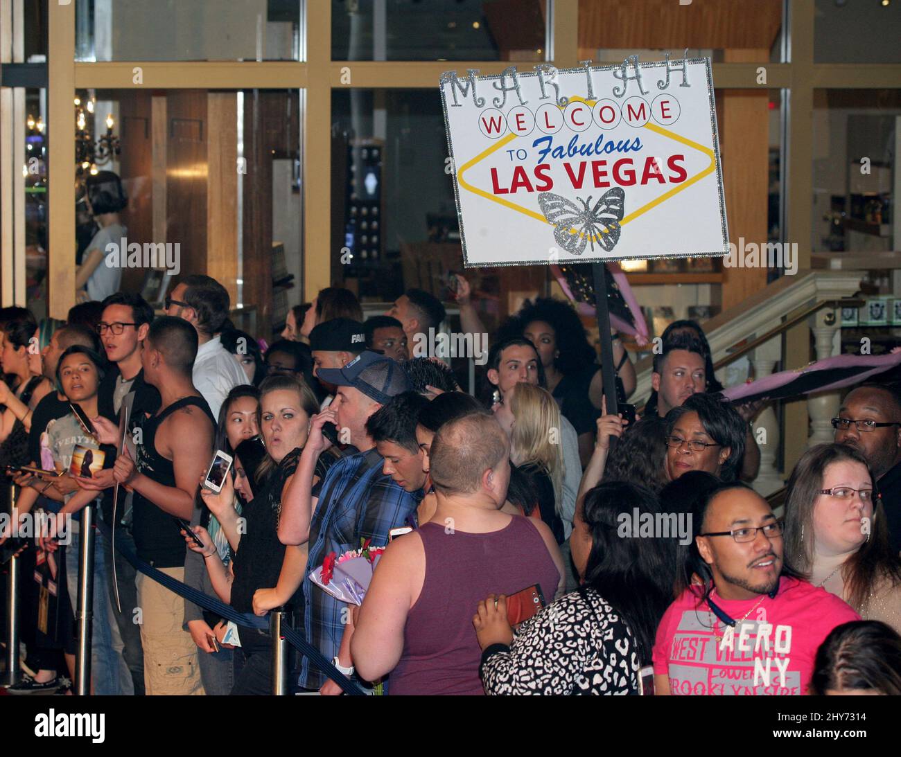 Mariah Carey fans as Caesars Palace Welcomes Mariah Carey for her ...