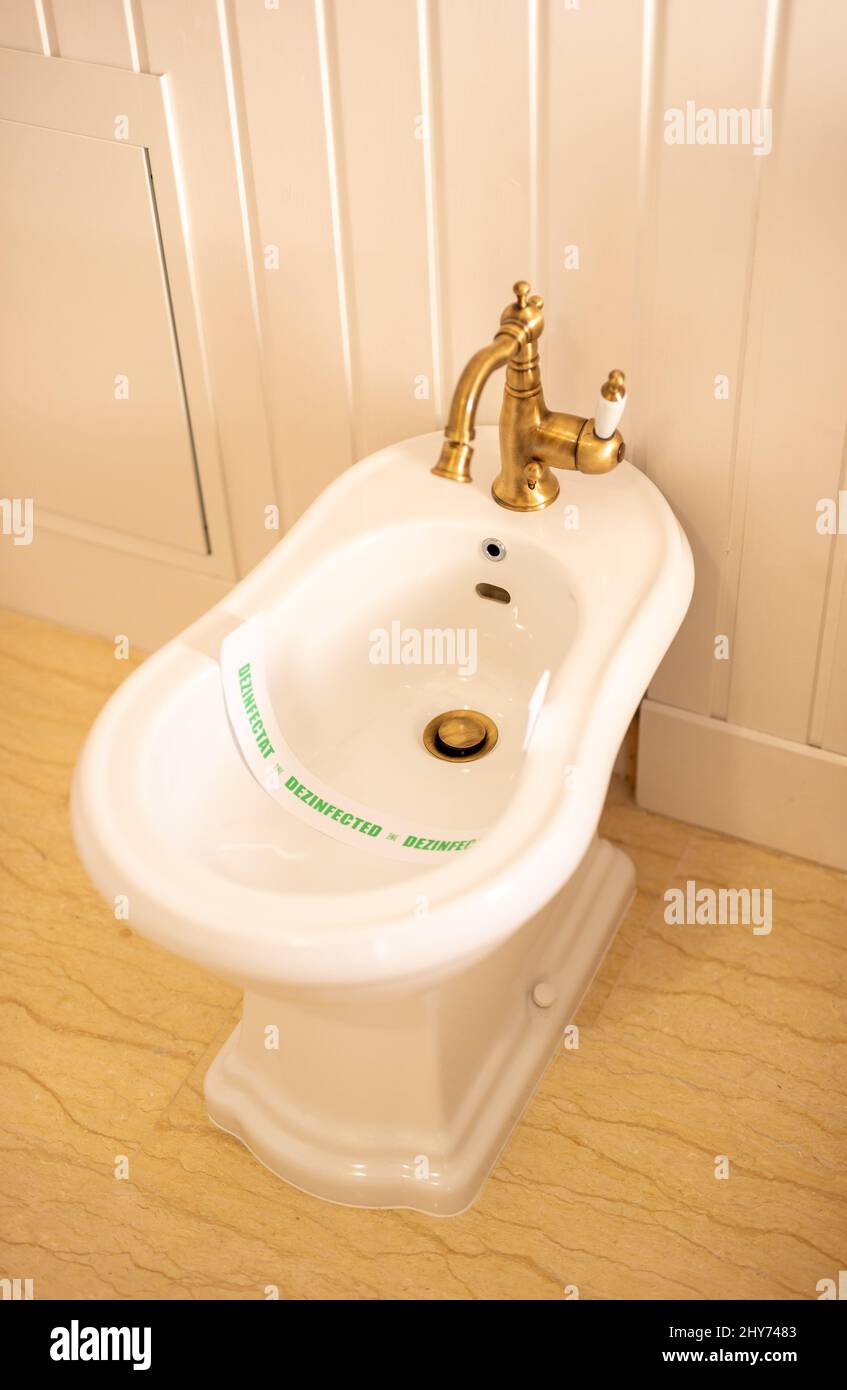 Gold tap hi-res stock photography and images - Alamy