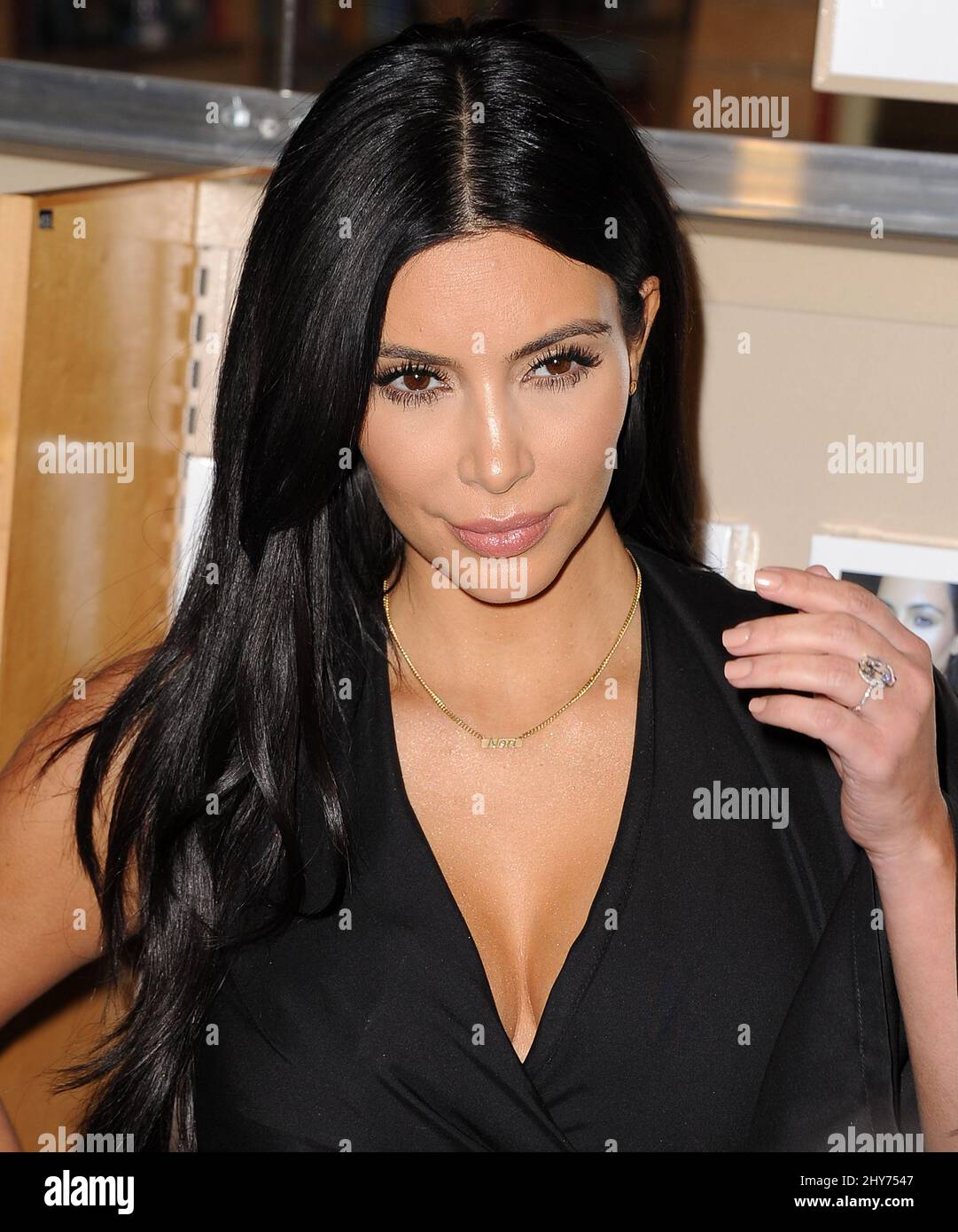 Kim kardashian signs copies hi-res stock photography and images - Alamy