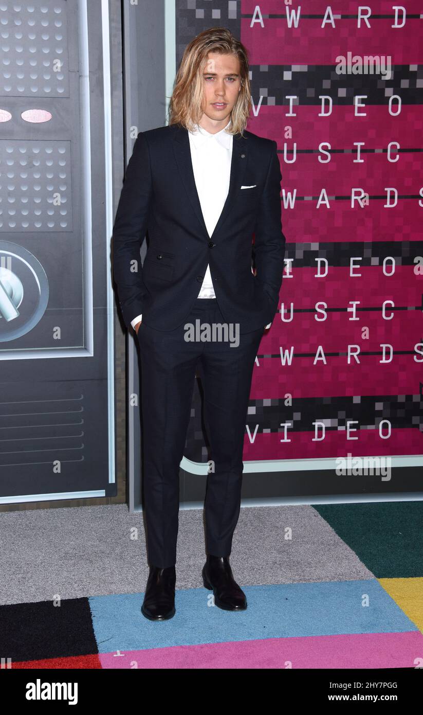Austin Butler arriving on the red carpet at the MTV Video Music Awards ...