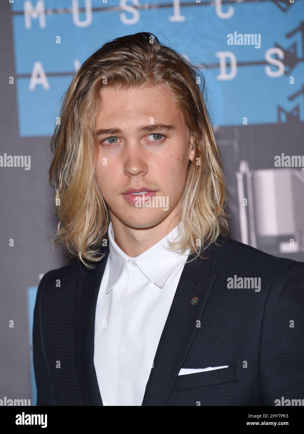 Austin Butler arriving on the red carpet at the MTV Video Music Awards ...