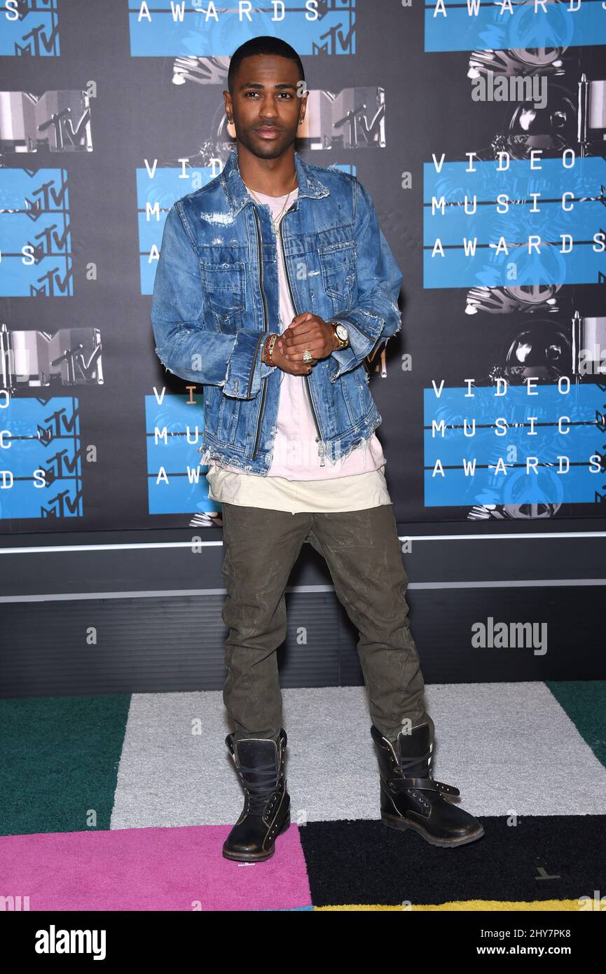 Big Sean arriving on the red carpet at the MTV Video Music Awards 2015 ...