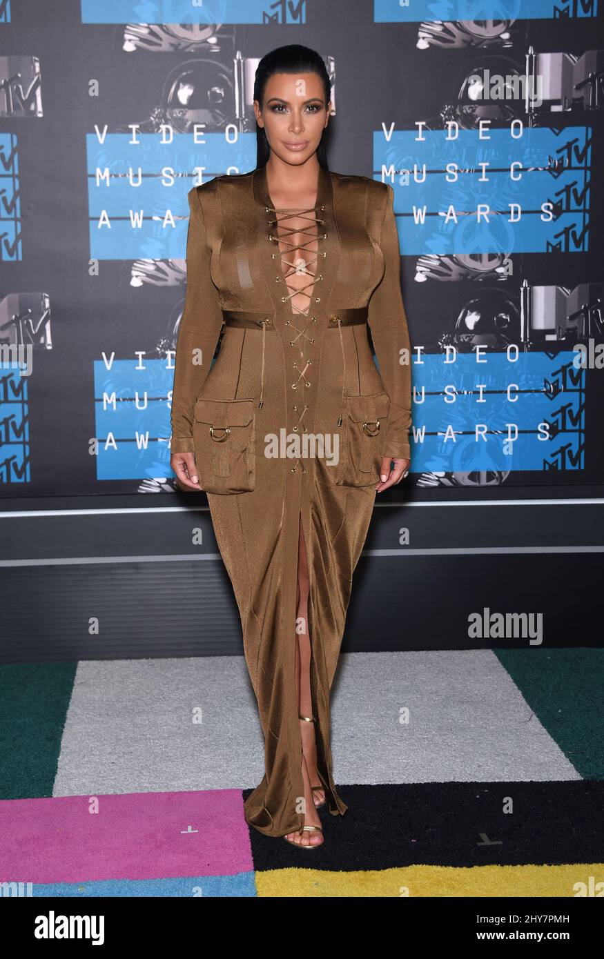 kim-kardashian-pregnant-red-carpet-dresses