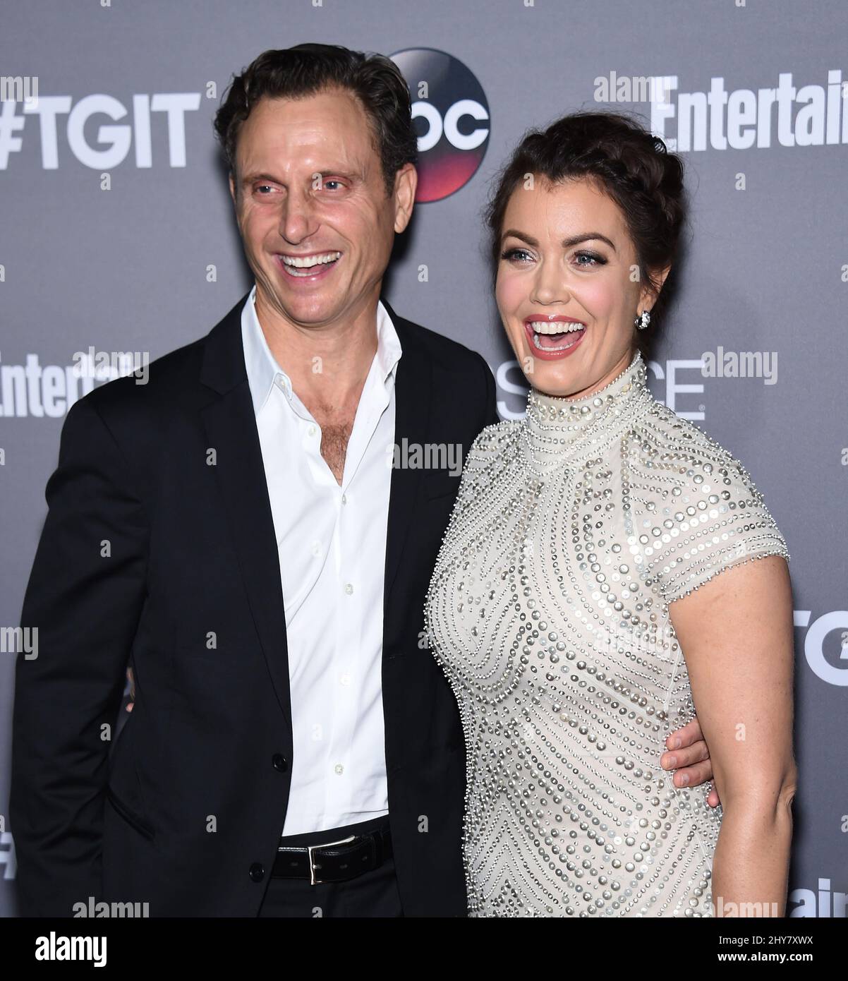 Tony goldwyn and bellamy young hi-res stock photography and images - Alamy