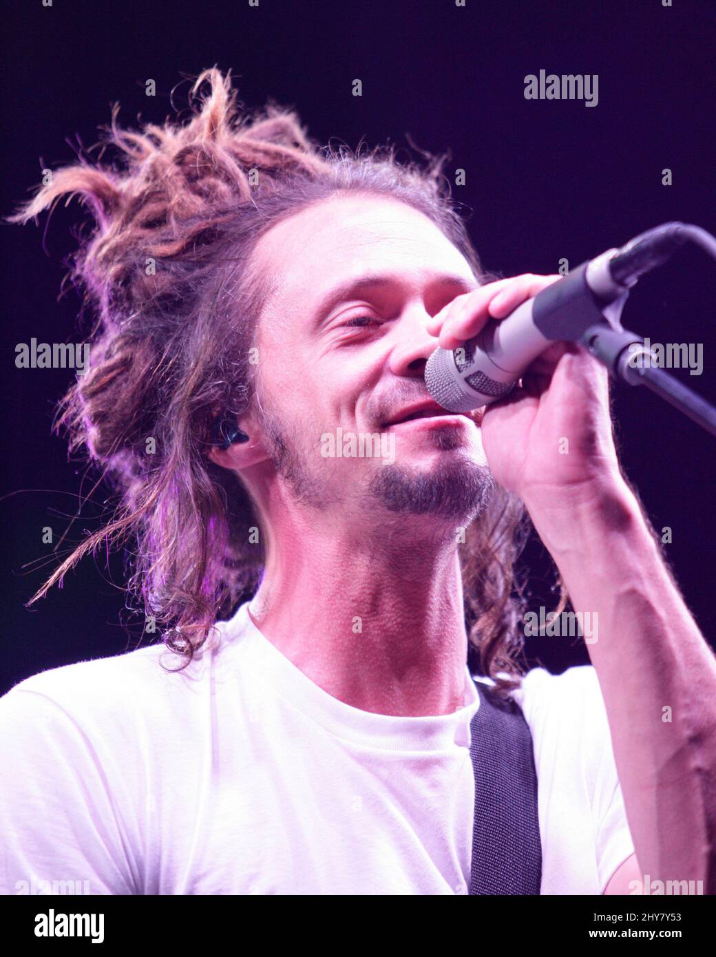 Soja Lead Singer