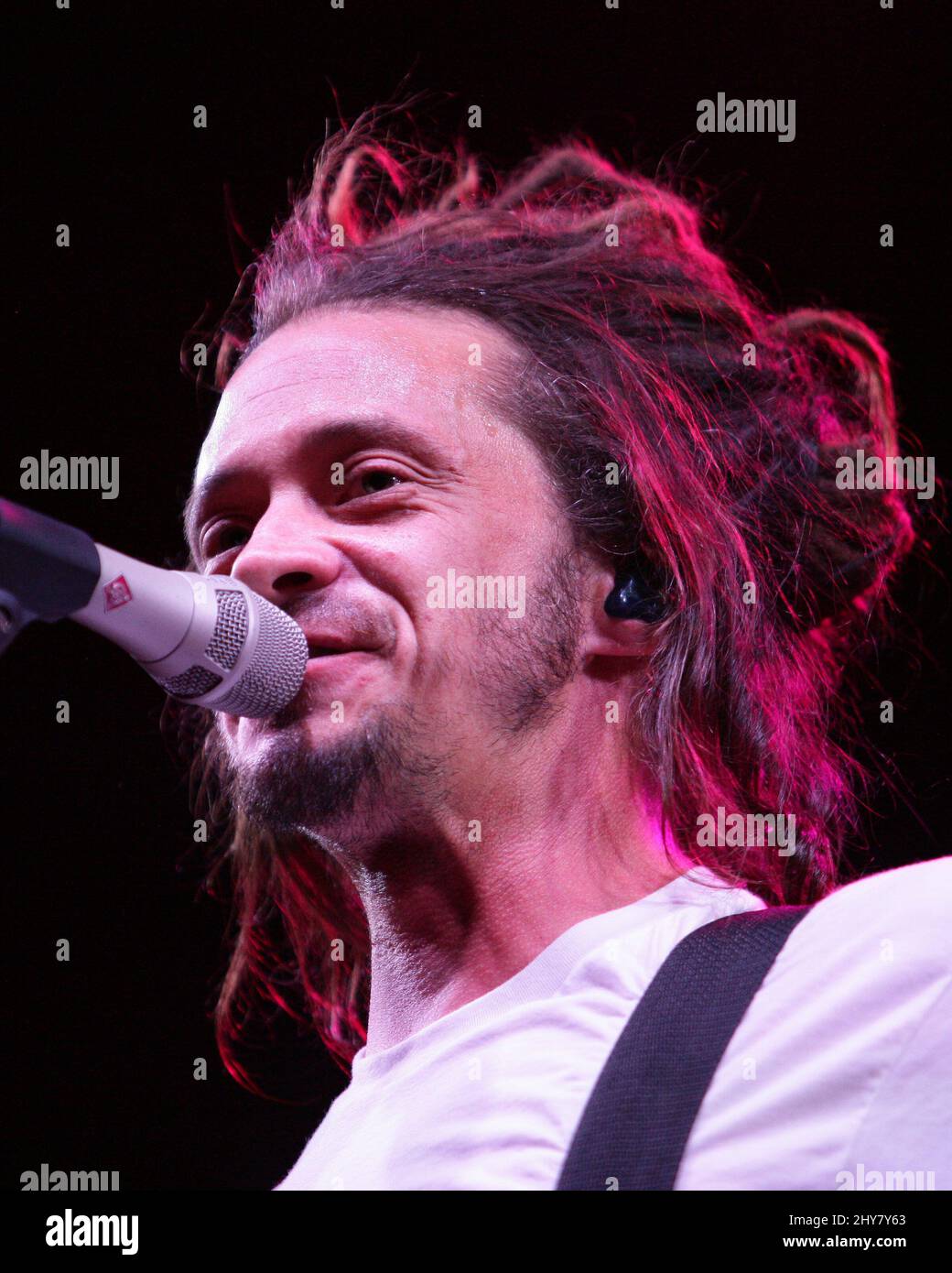 Soja Lead Singer