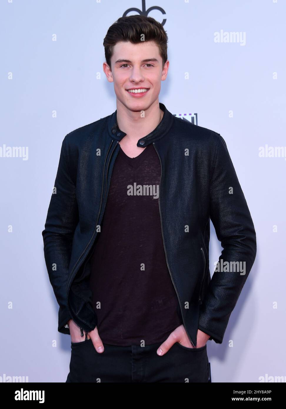 Shawn mendes red carpet event hi-res stock photography and images - Alamy