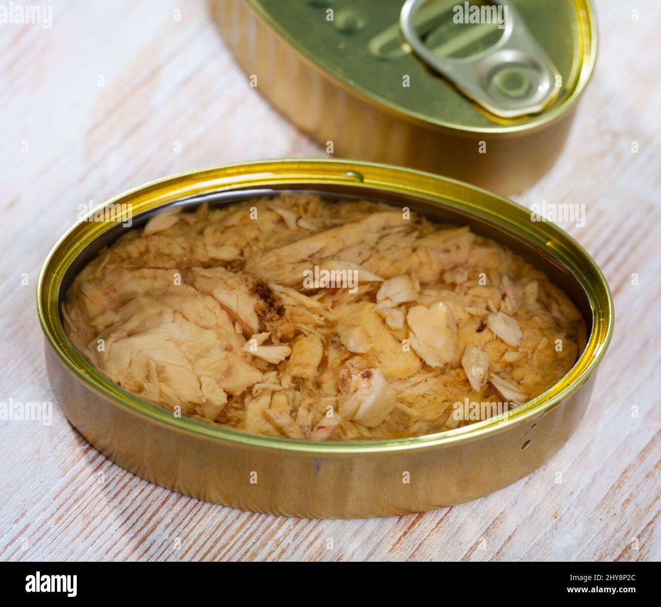 Tin can with tuna fillet in oil Stock Photo - Alamy