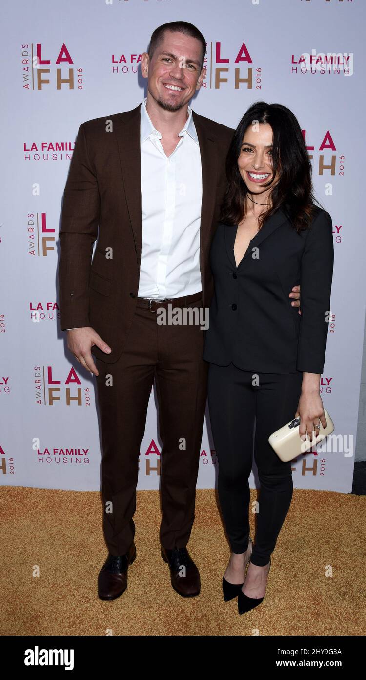 Steve Howey Y Familia