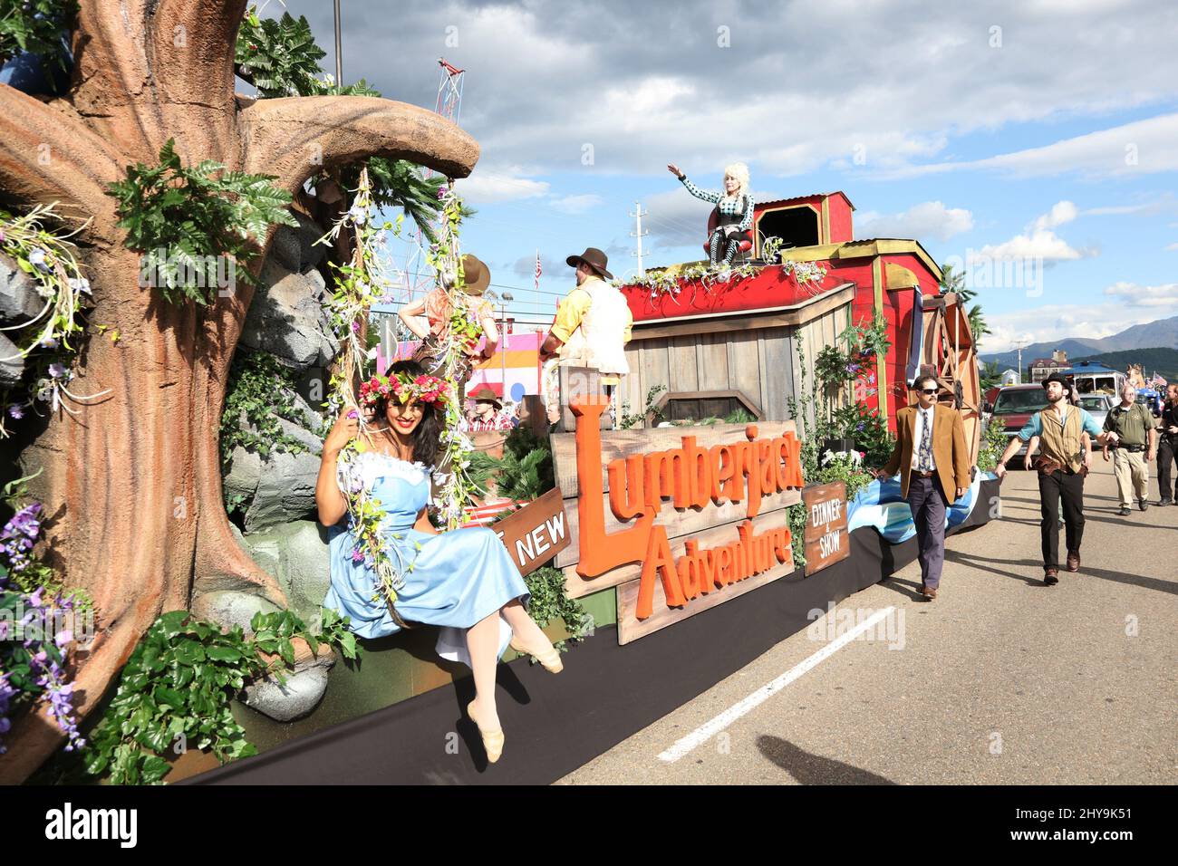 Dolly parton holding her homecoming parade hi-res stock photography and ...
