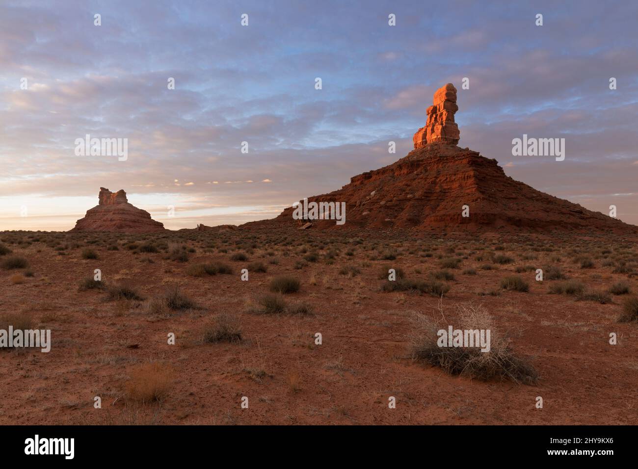 Monument monument valley hi-res stock photography and images - Alamy