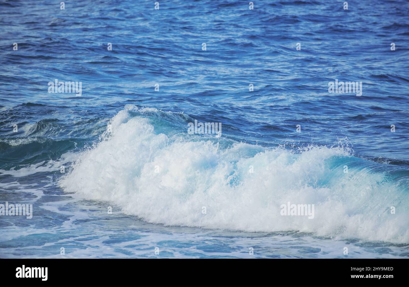 Tropical blue ocean in Hawaii. Summer sea in clean and clear water from ...