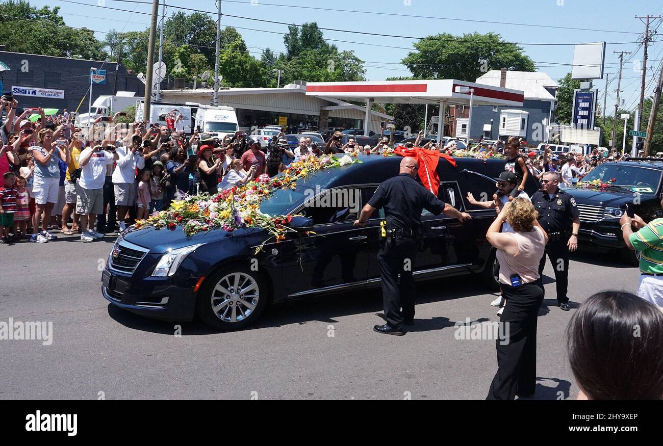 Fans outside Cave Hill Cemetery during the Muhammad Ali Funeral ...