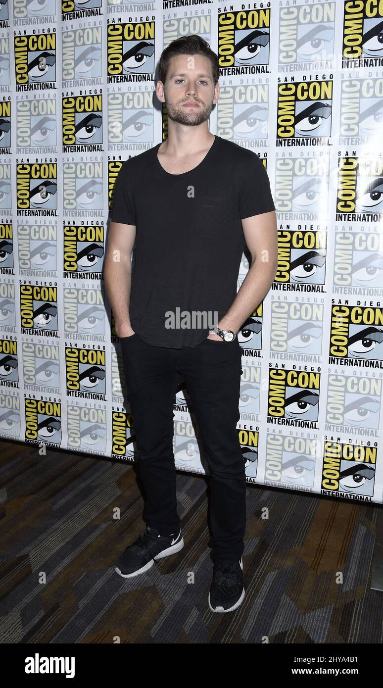 Luke Kleintank Shirtless