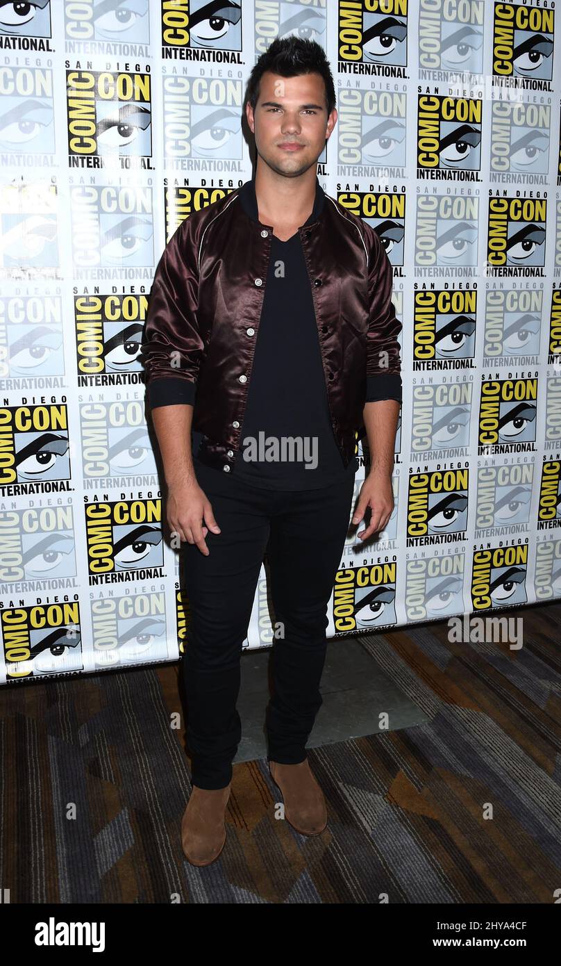 Taylor Lautner Full Body