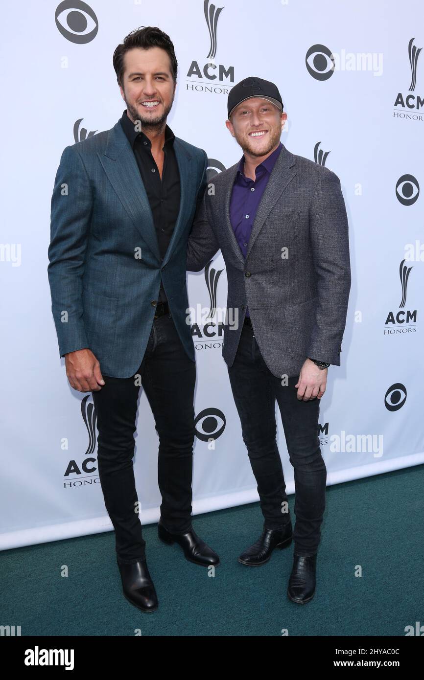 Cole swindell poses hi-res stock photography and images - Alamy