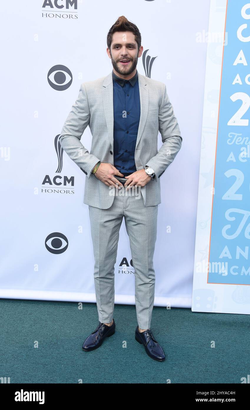 Thomas rhett poses hi-res stock photography and images - Alamy