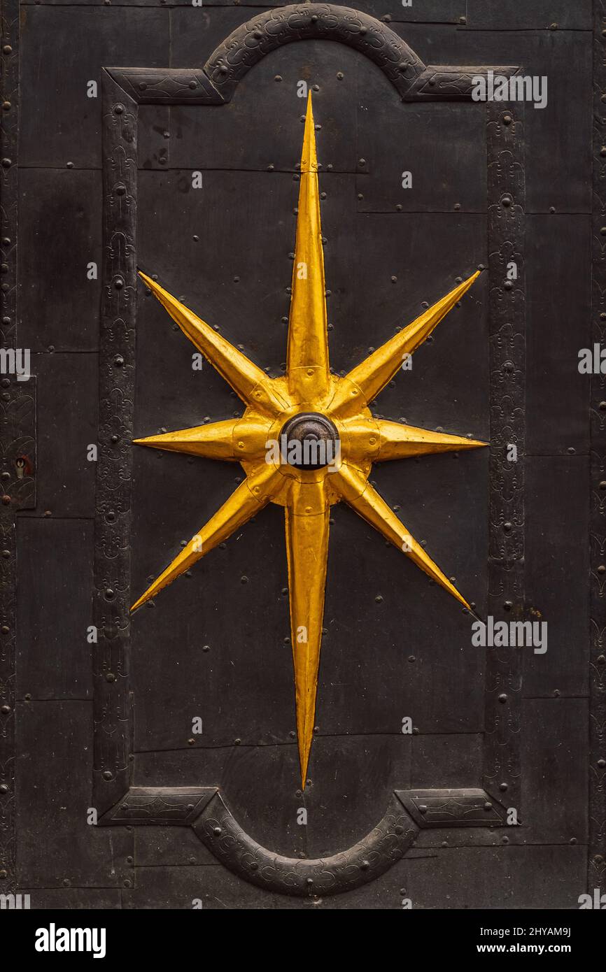 Vertical shot metal star hi-res stock photography and images - Alamy