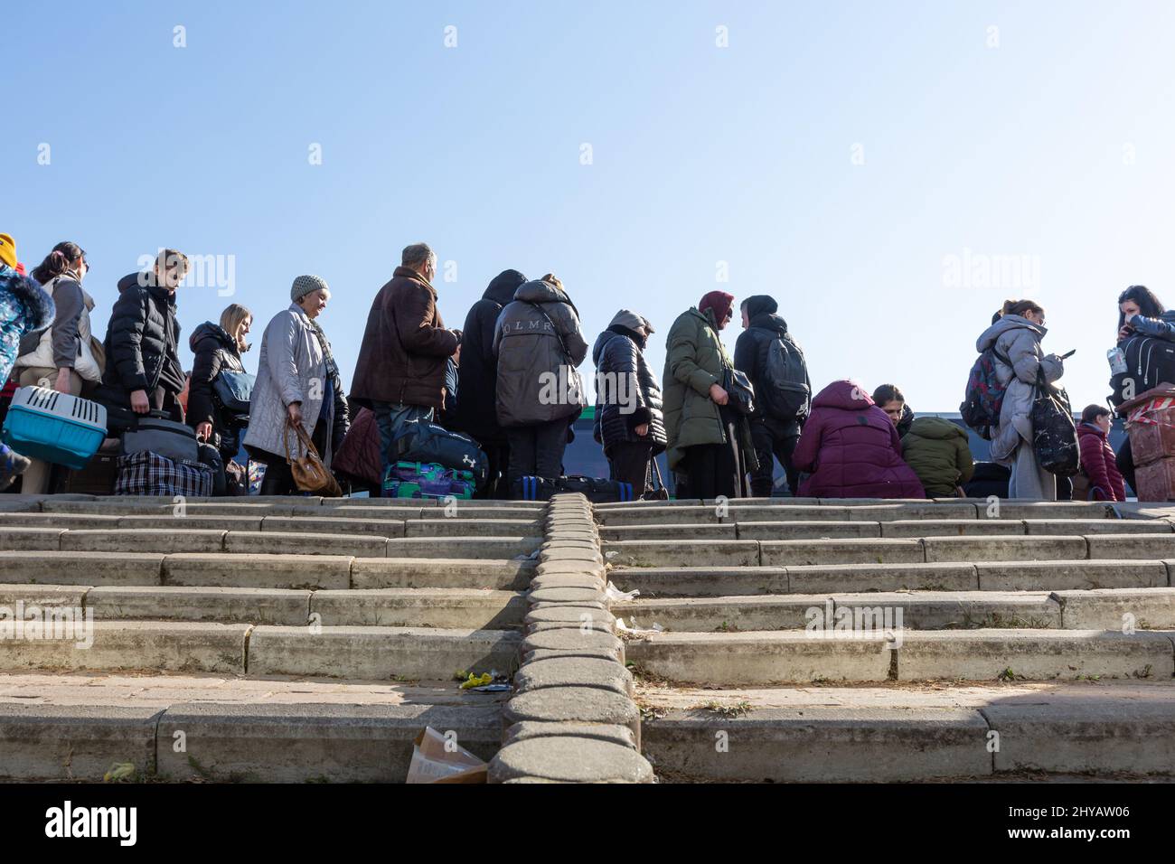 Ukrainian refugees wait in Shehyni, Ukraine to cross into Medyka ...