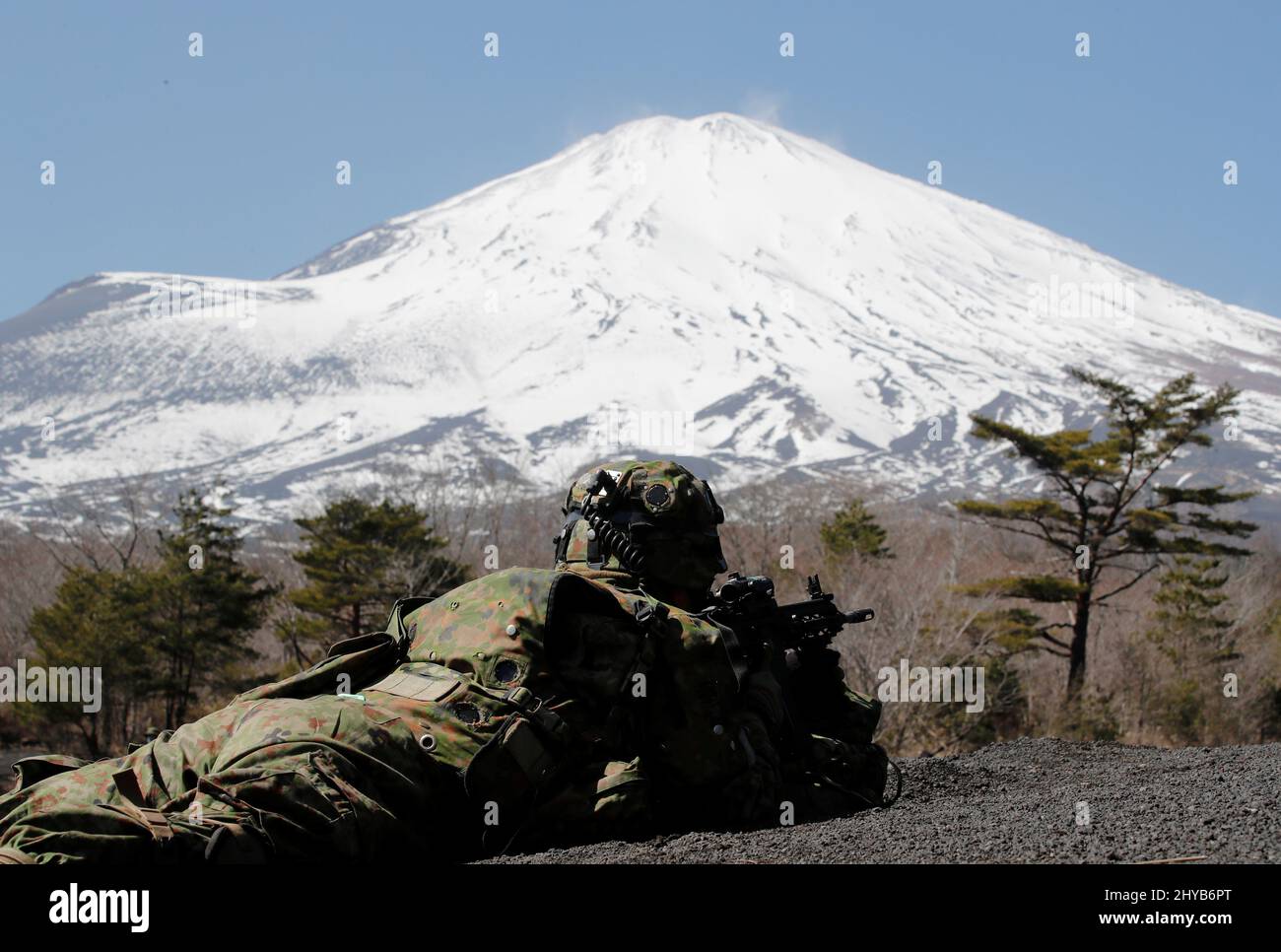 Self defence forces mount fuji hi-res stock photography and images - Alamy