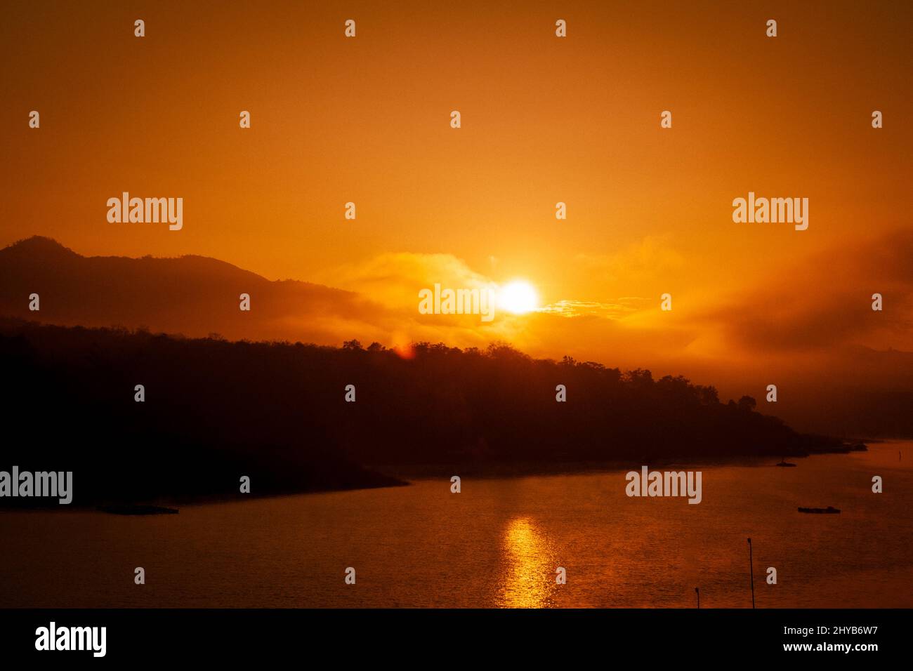 Warm weather summer sky hi-res stock photography and images - Alamy