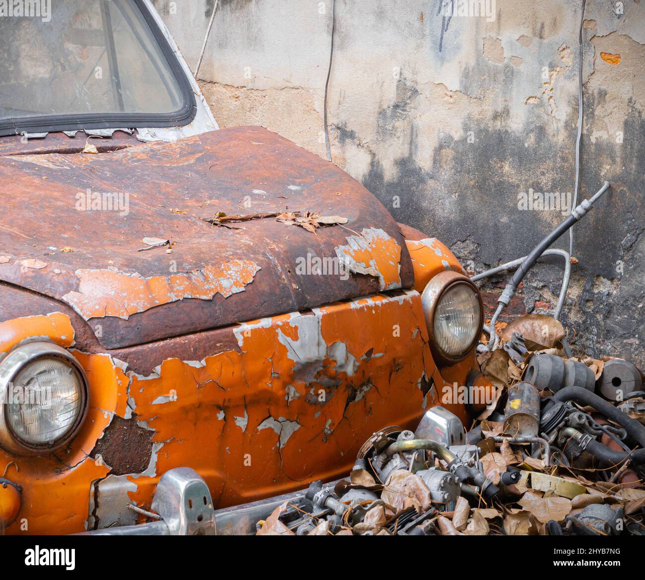 Disused automobile hi-res stock photography and images - Alamy