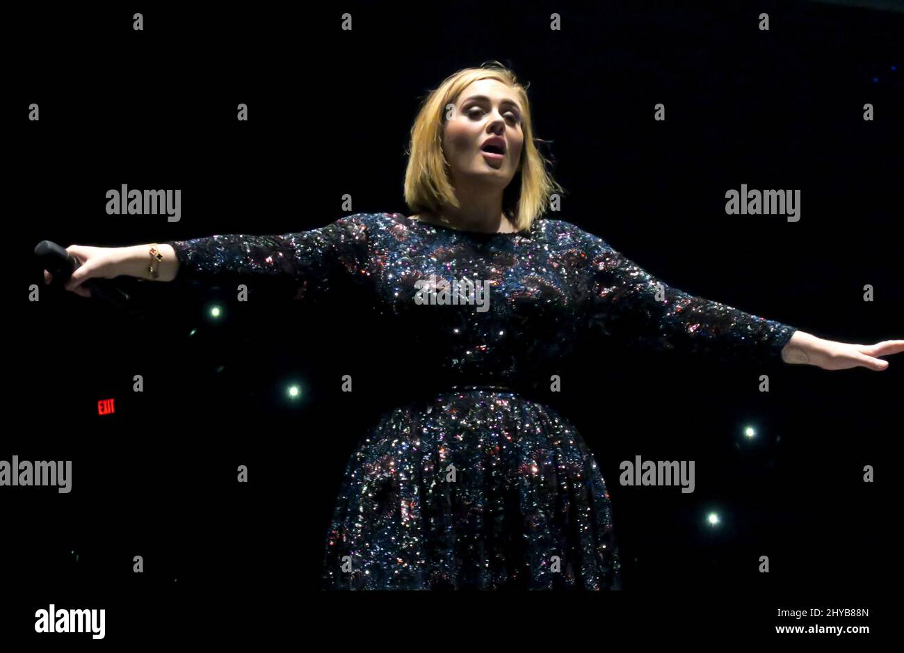 Adele performs during the last night of her US tour at Talking Stick ...