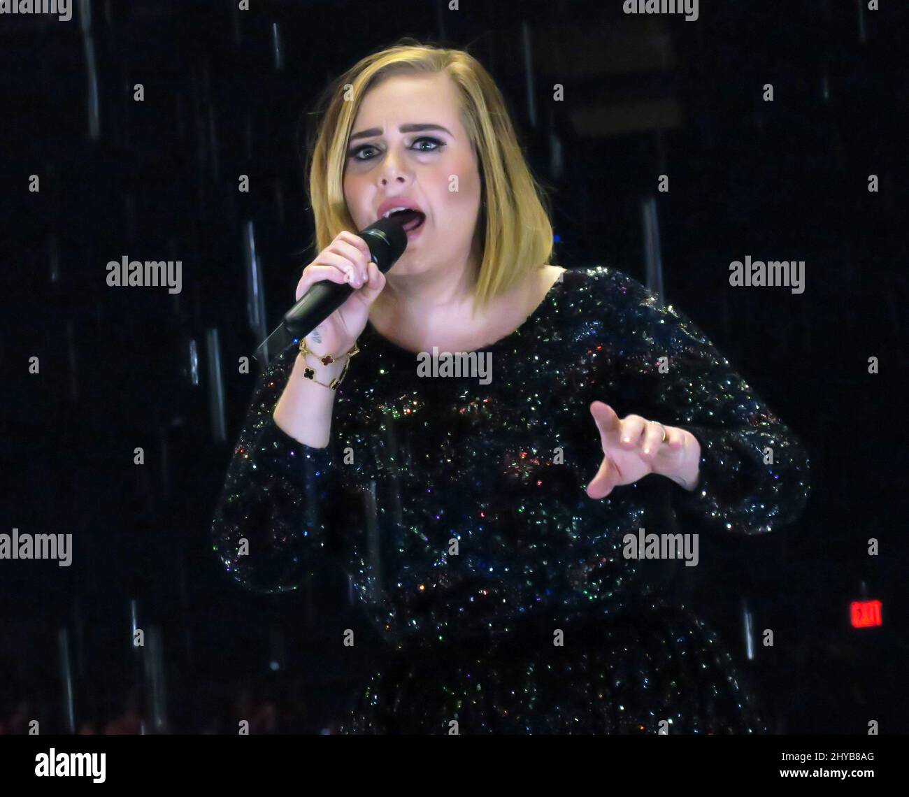 Adele performs during the last night of her US tour at Talking Stick ...