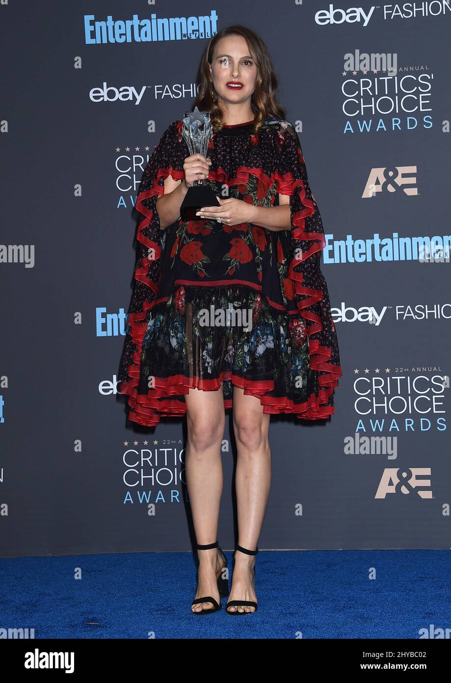 Natalie portman critics choice awards hi-res stock photography and ...