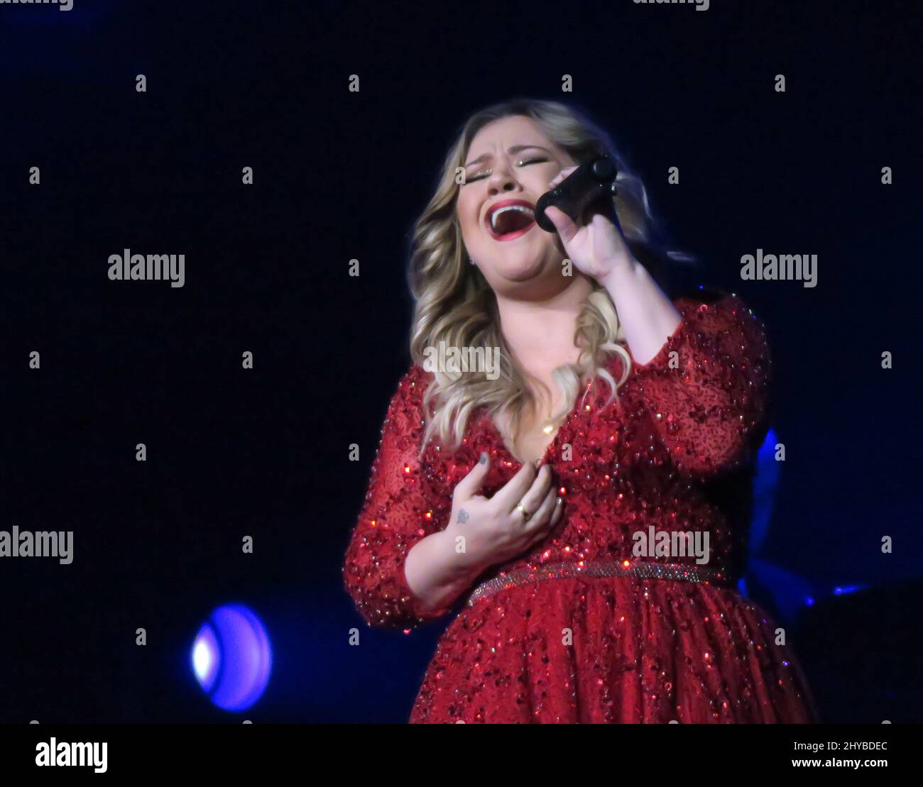 Kelly Clarkson performing during Kelly Clarkson's second "Miracle On ...
