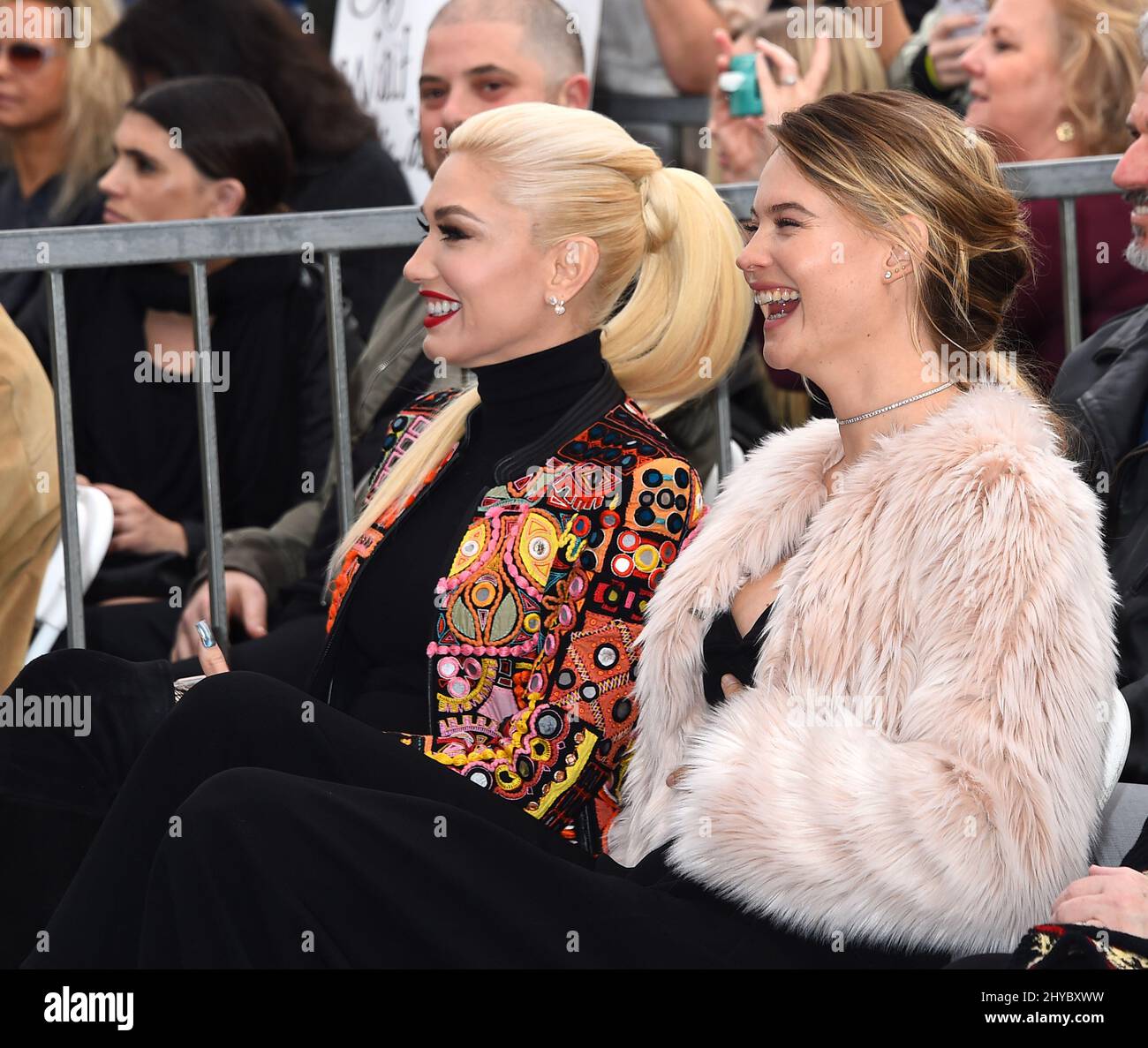Gwen stefani behati prinsloo hi-res stock photography and images - Alamy