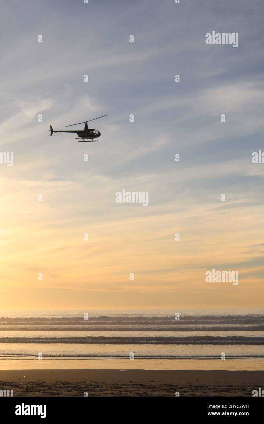 Helicopter flying over beach air vehicle hi-res stock photography and ...