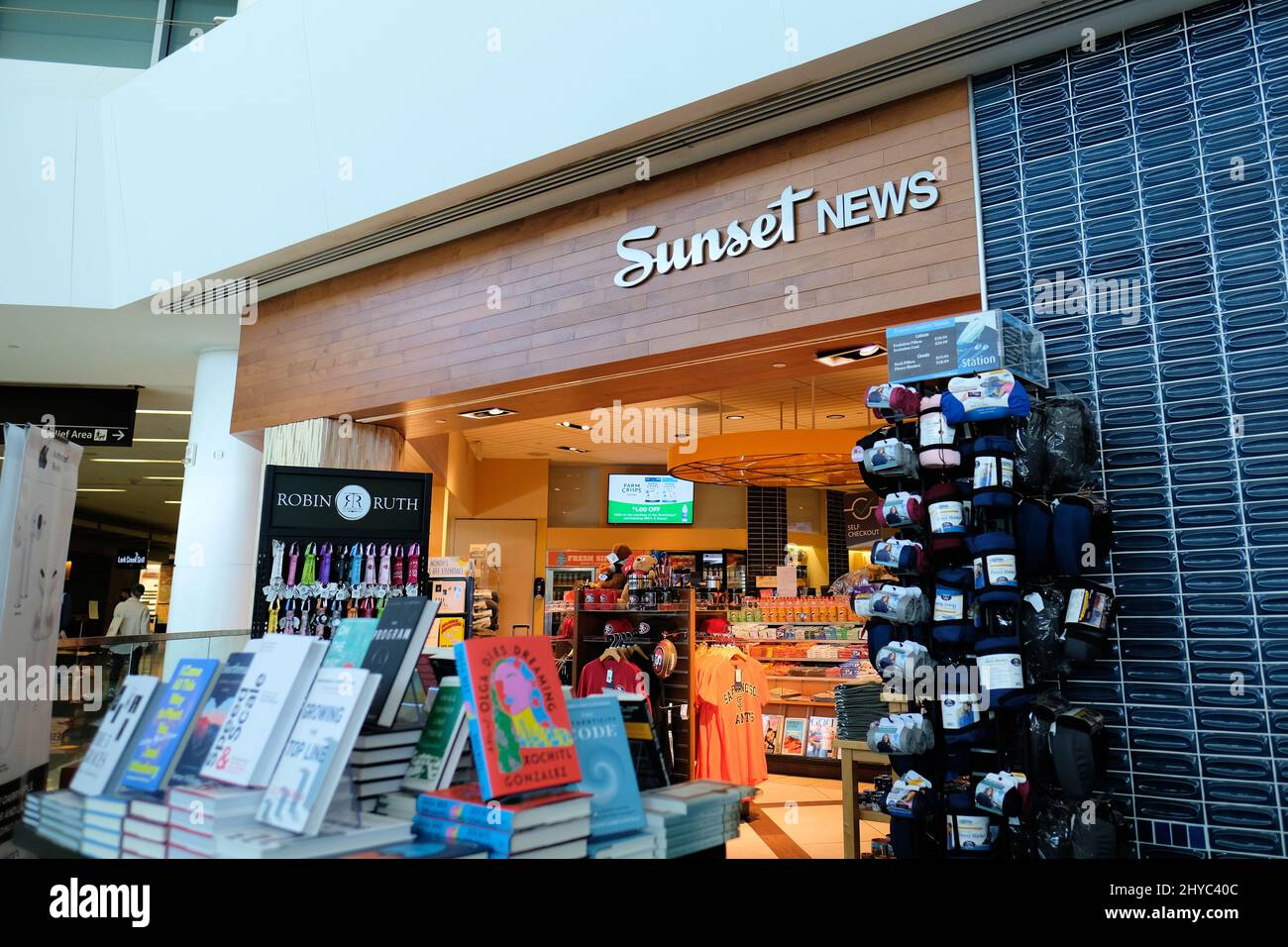 Sunset News newsstand at Terminal 2, San Francisco International ...