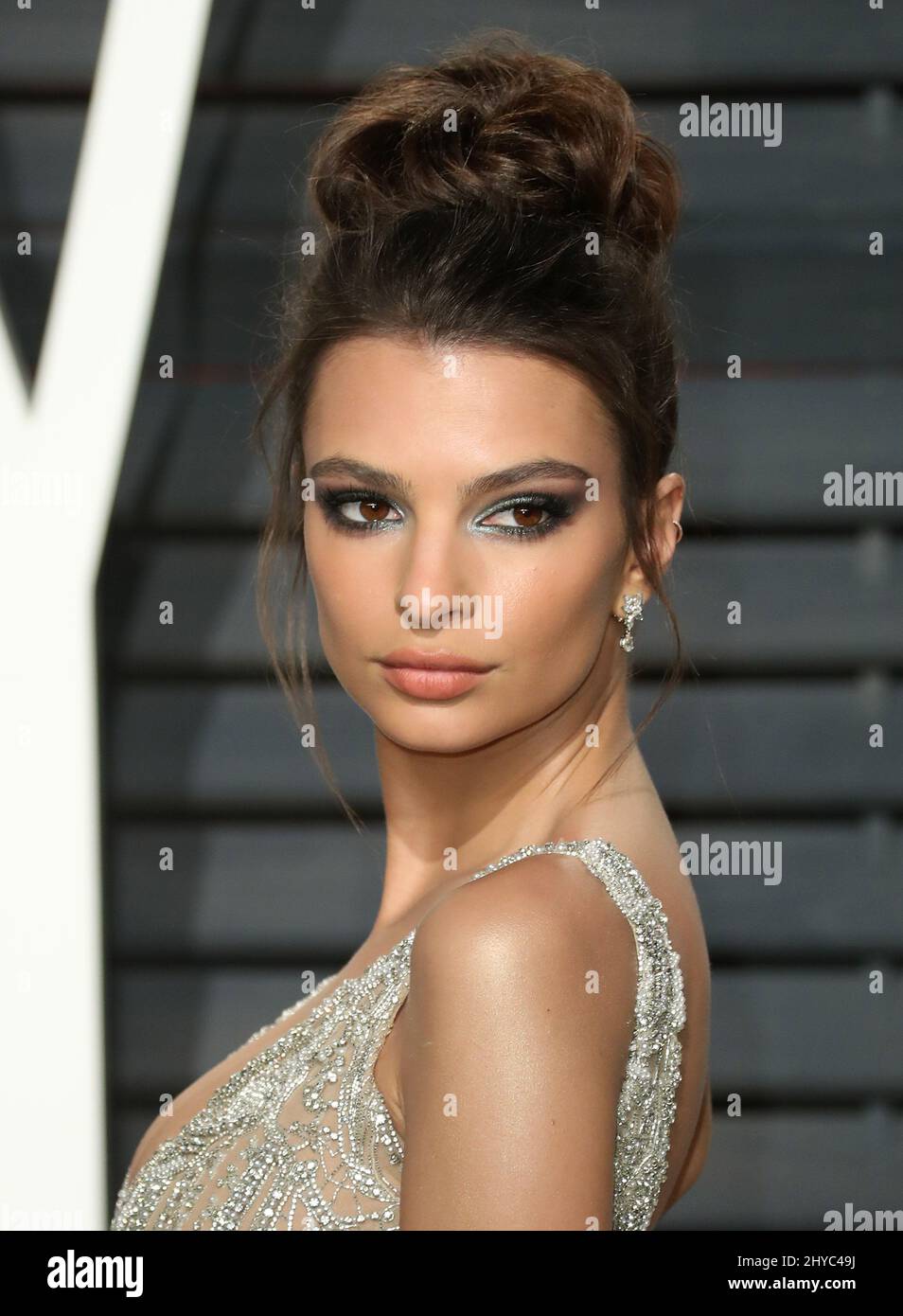 Emily Ratajkowski at 2017 Vanity Fair Oscar Party hosted by Graydon ...