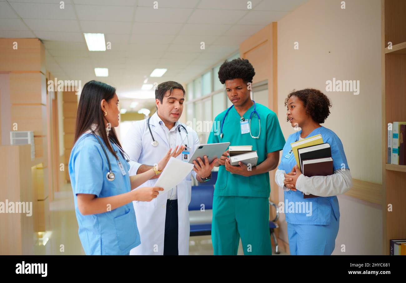 Portrait of doctor and patient at hospital Stock Photo - Alamy