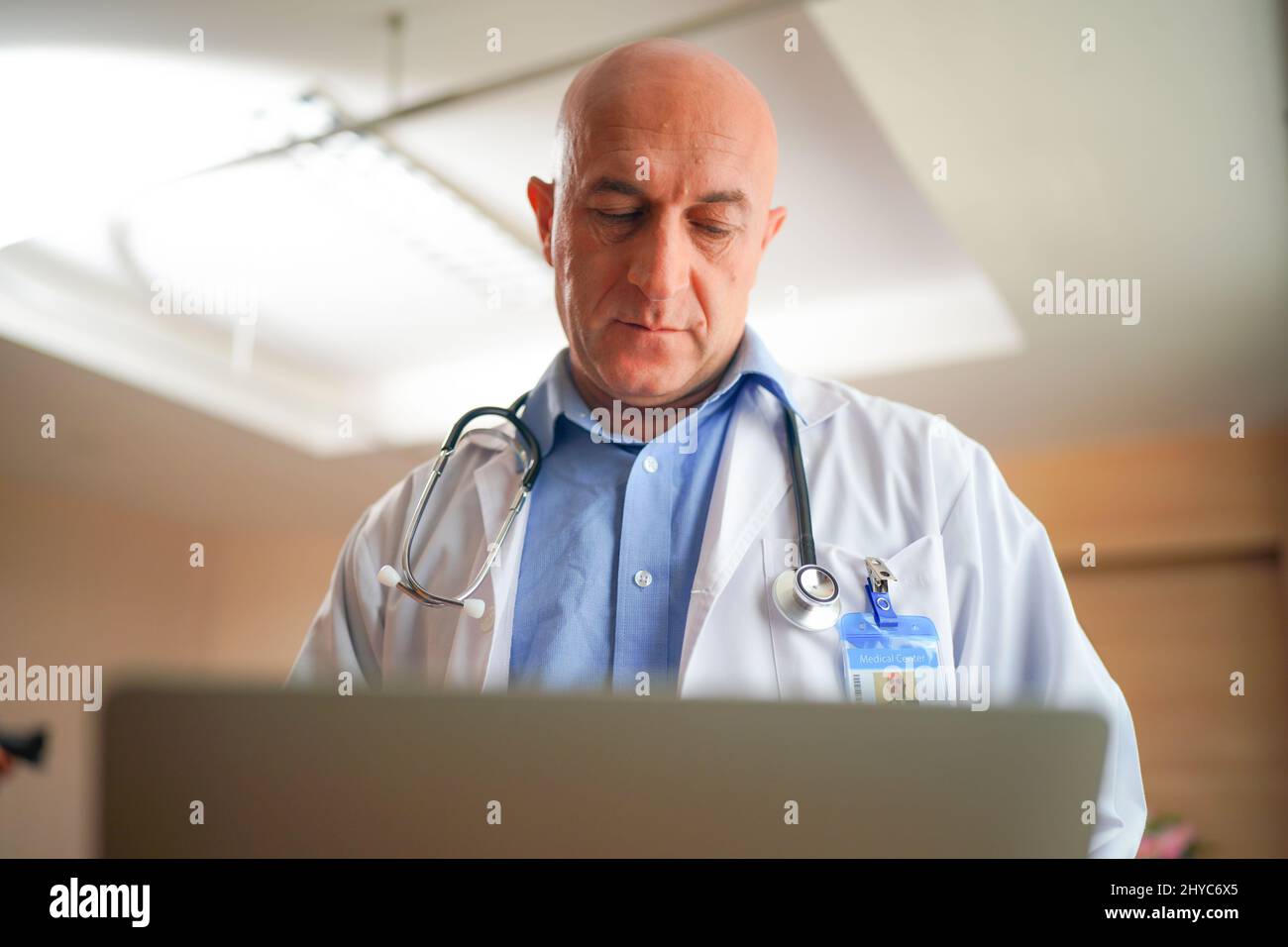 Portrait of doctor and patient at hospital Stock Photo - Alamy