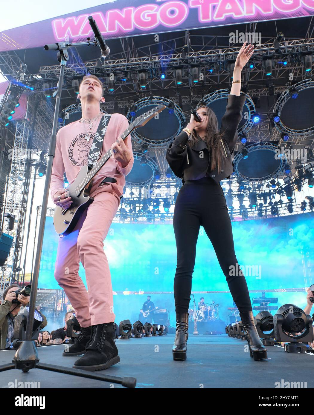 Machine gun kelly camila cabello hi-res stock photography and images ...