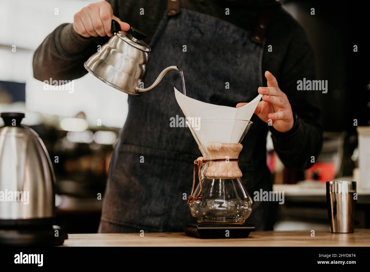 Closeup of the Chemex Bonded Filter with coffee Stock Photo - Alamy