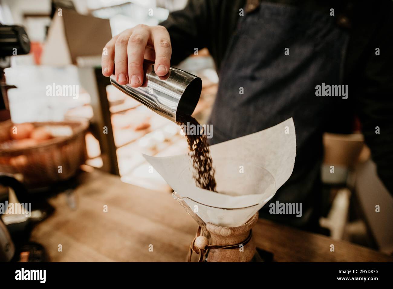 Closeup of the Chemex Bonded Filter with coffee Stock Photo - Alamy