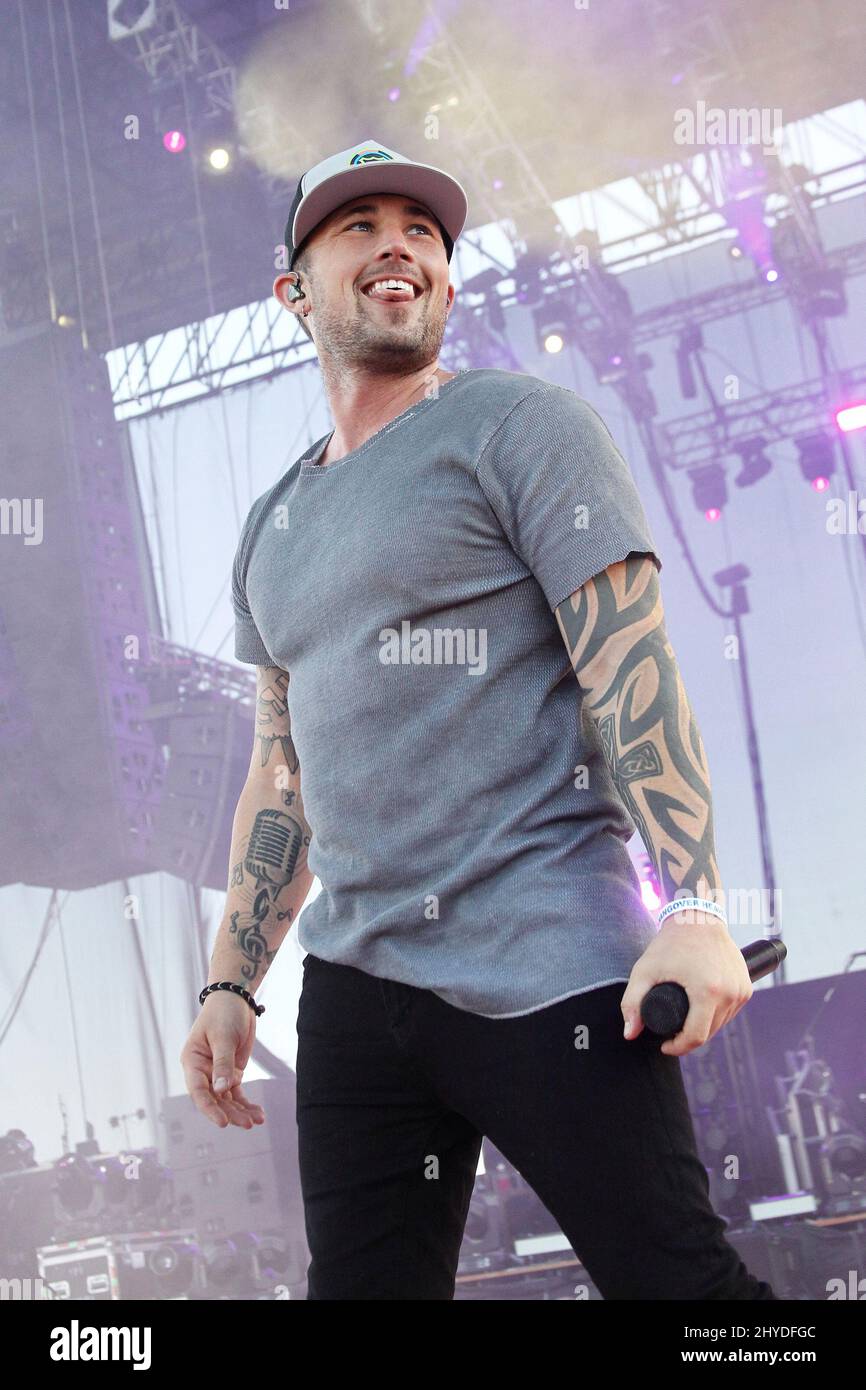 Michael Ray performing at Route 91 Harvest Music Festival held at the ...