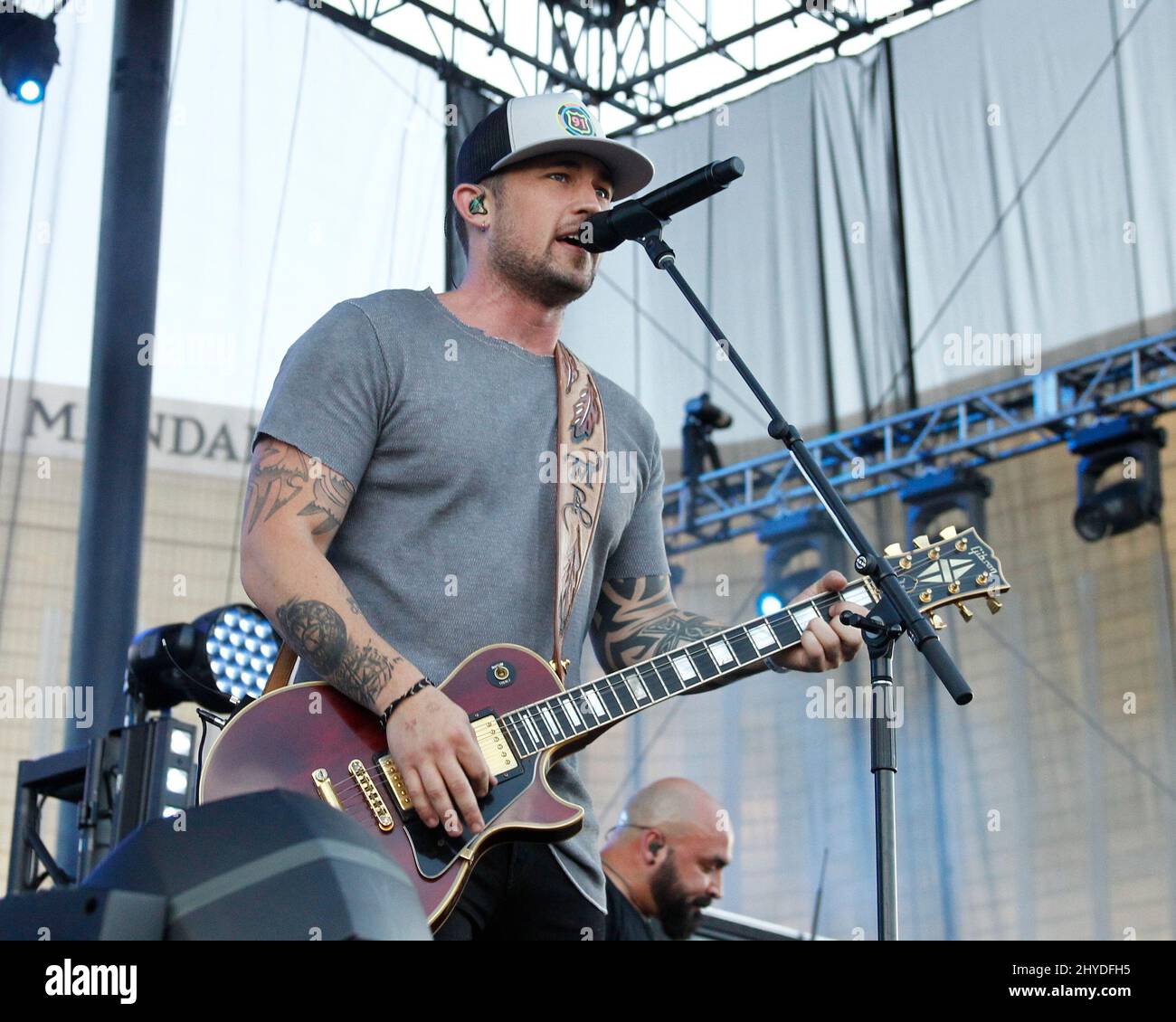 Michael ray performing hi-res stock photography and images - Alamy