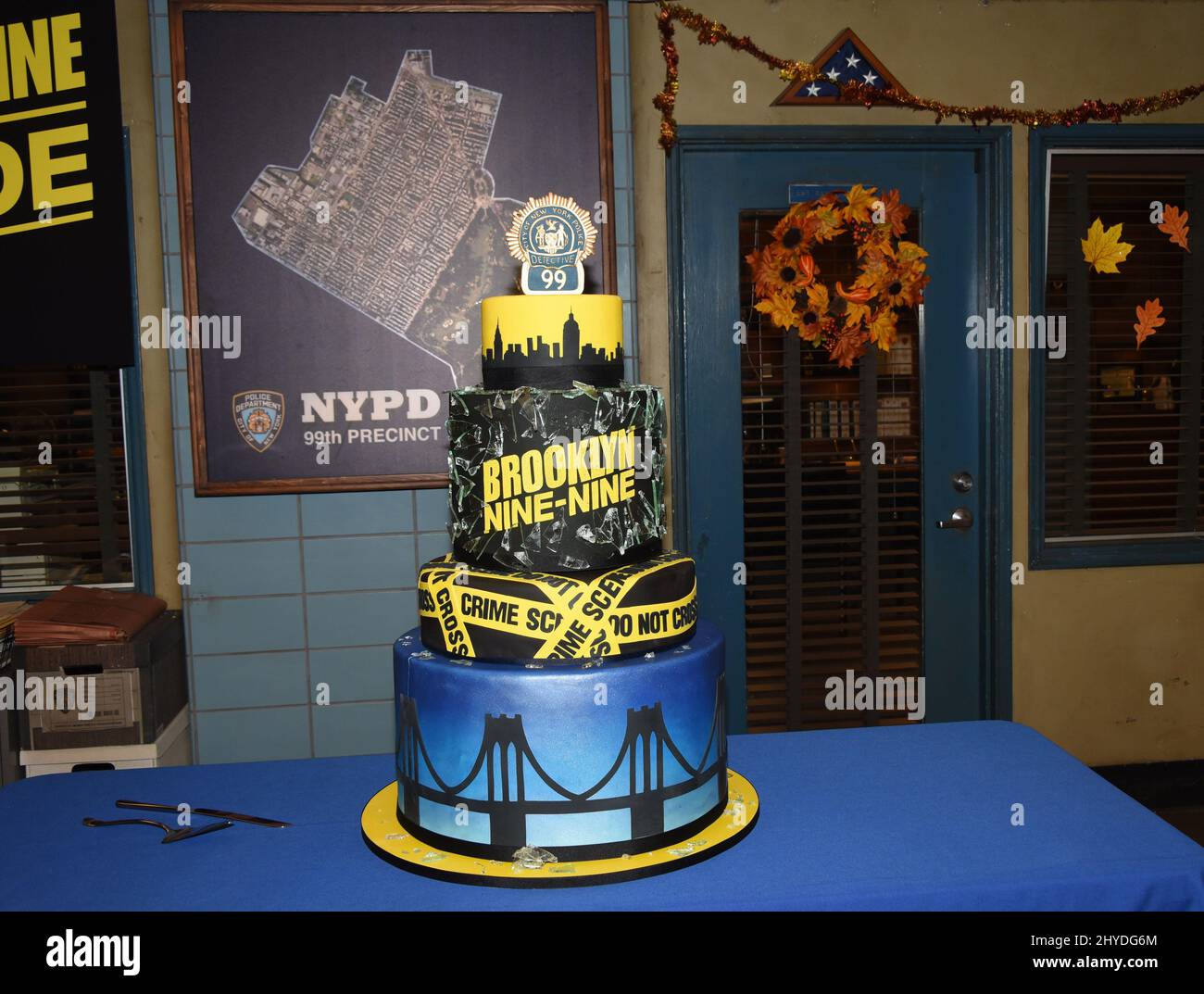 Brooklyn Nine Nine Cake 'Brooklyn Nine-Nine' Celebrates 99th Episode ...
